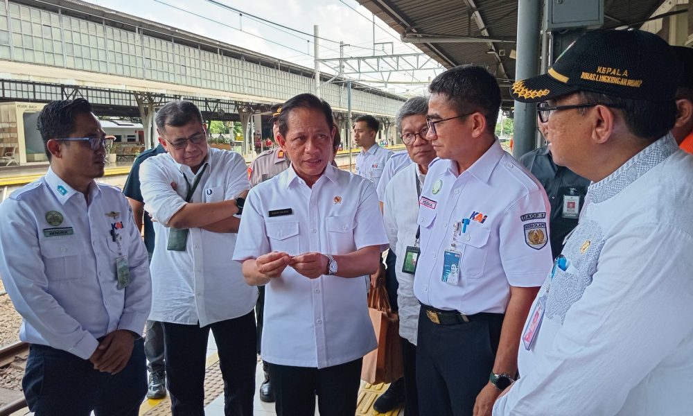 Libur Nataru, Menteri Lingkungan Hidup Tinjau Pengelolaan Sampah di Stasiun Senen dan Terminal ...